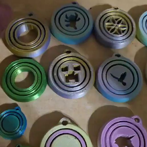 📁 10 Gyroscope Spinner Keychains Commercial file with Display Stand ...