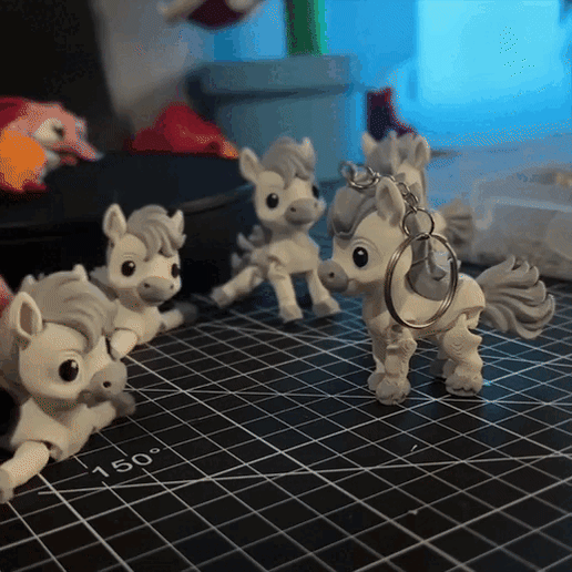 🚜 Farm Horse Flexi Toy or Keychain・ 3D File for 3D printing・Cults