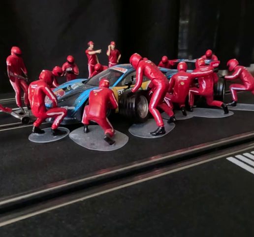 🚗 1/32 Slot Car figures - set of 17 Formula One pit stop crew・ STL File ...
