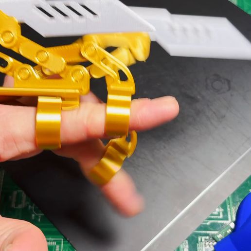 Cyber Claws with Print In Place Mechanism・ STL File for 3D printing・Cults