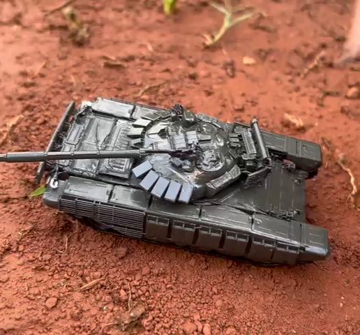 🪖 t-72b3 miniature tank in 1/72 scale for diorama 3d printed・ STL File ...